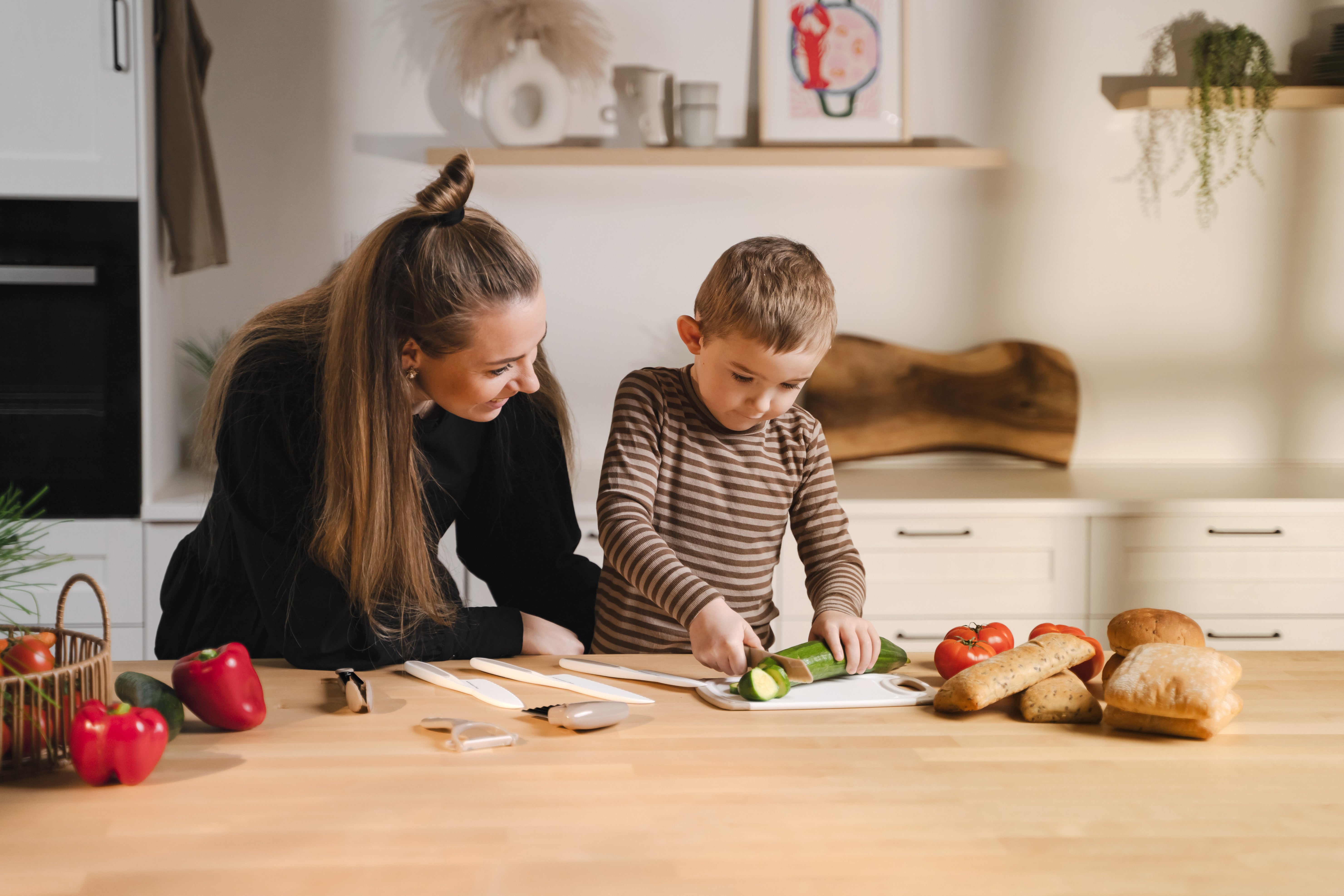 Små helter – barnevennlig kjøkkenutstyr som skaper minner – ONYXCOOKWARE NO